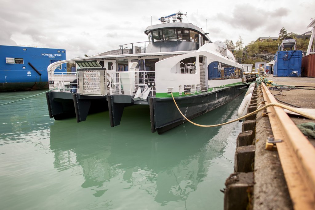 MS Medstraum. Photo by MARIUS KNUTSEN, MARITIME CLEANTECH (5) | זווית ...